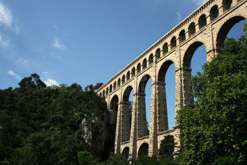 Aqueduc Roquefavour En Provence Image stock - Image du arbres, pierre ...