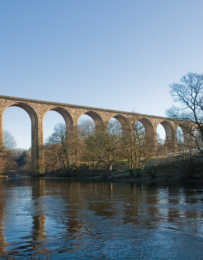 Aqueduc image stock. Image du architecture, monument - 31585995