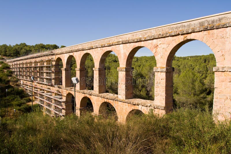 Aqueduc romain image stock. Image du vieux, placer, patrimoine - 25394001