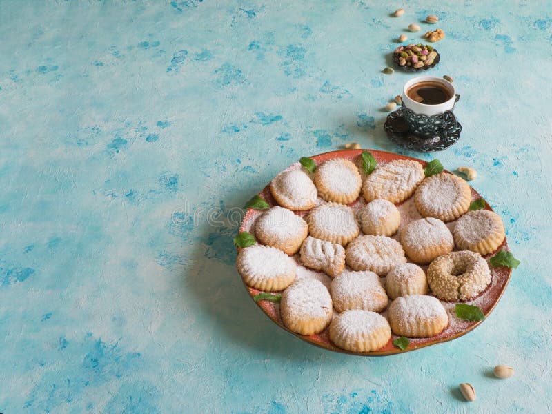 Maamoul - Arabic Homemade Cookies Filled with Dates, Pistachios and ...