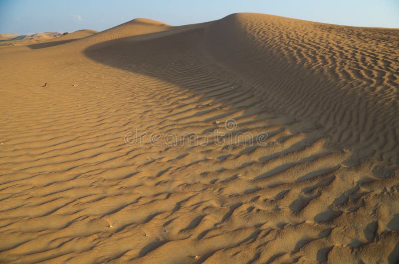 Arabische woestijn stock foto. Image of heuvel, hemel - 29164114