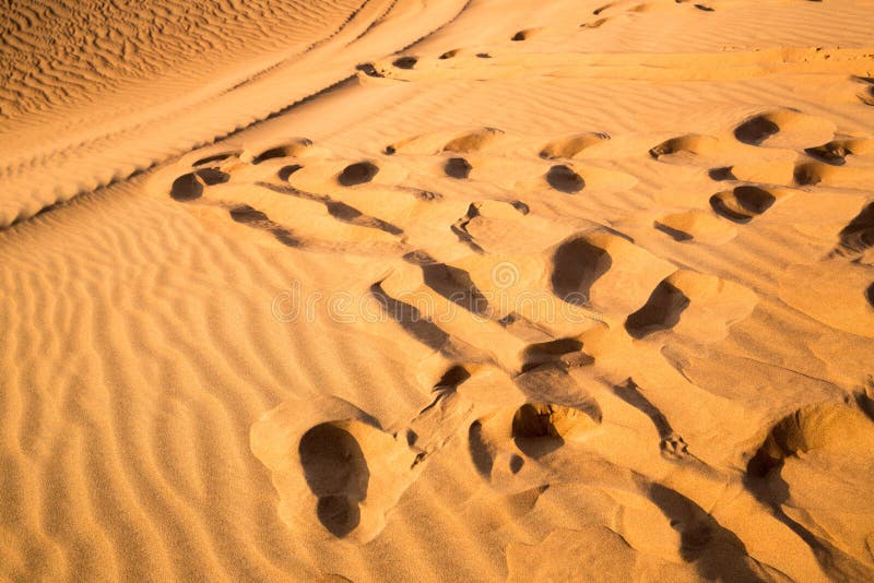 Zandduinen van de Sahara stock foto. Image of zand, textuur - 26407918