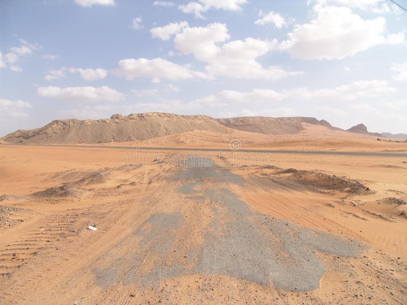 Arabische woestijn stock foto. Image of zandig, zand, arabisch - 66916