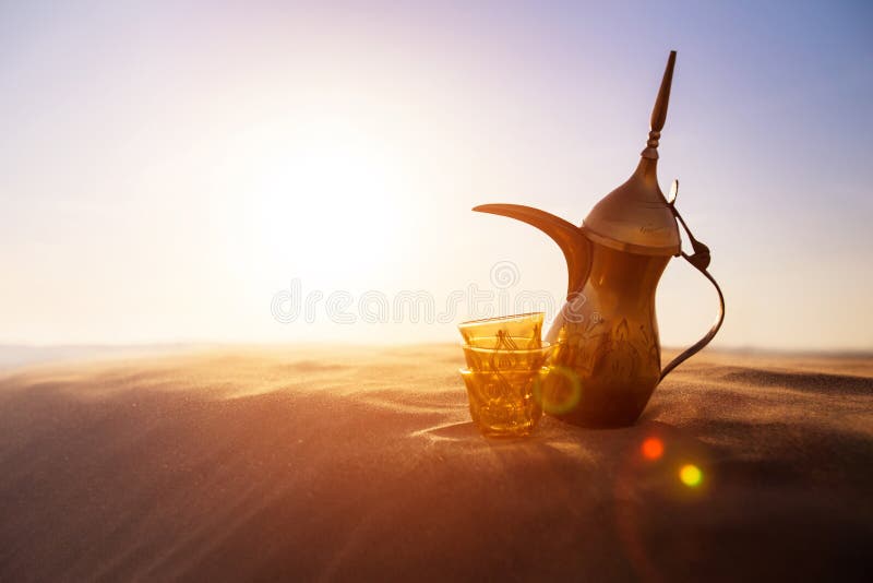 Arabisk kaffekruka arkivfoto. Bild av kruka, lämpligtvis - 68158818