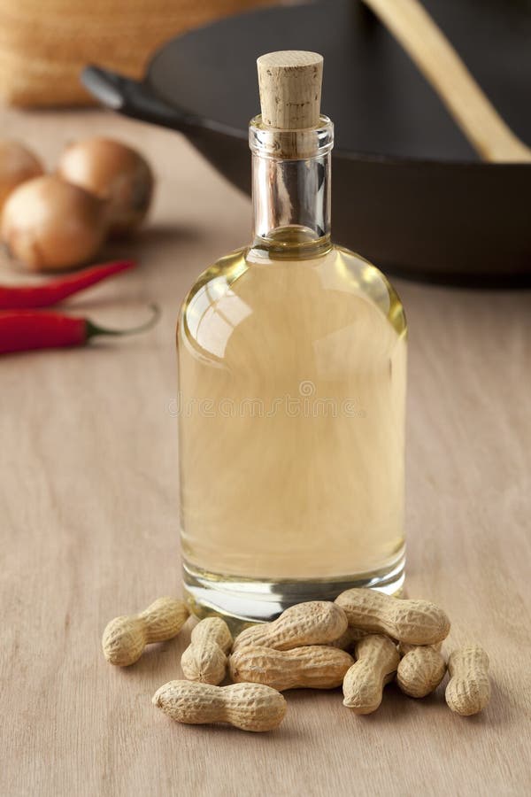 Arachideolie stock afbeelding. Image of delicatesse, aardnoot - 39012009