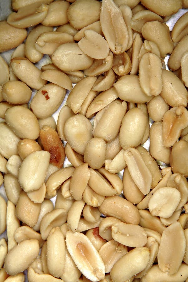 Arachides photo stock. Image du brun, arachide, alimentation - 2693514