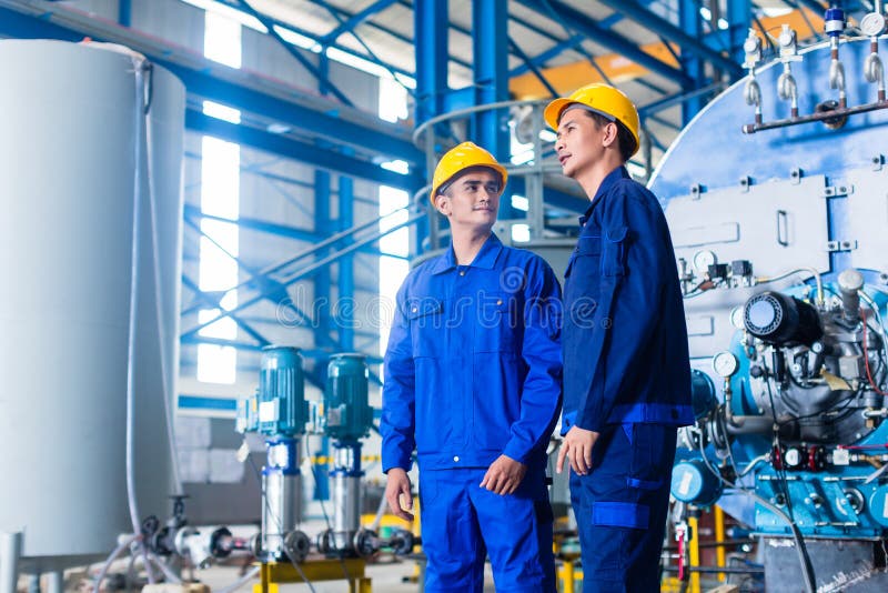 Arbeitskraft in Der Asiatischen Produktionsanlage Stockbild - Bild von ...