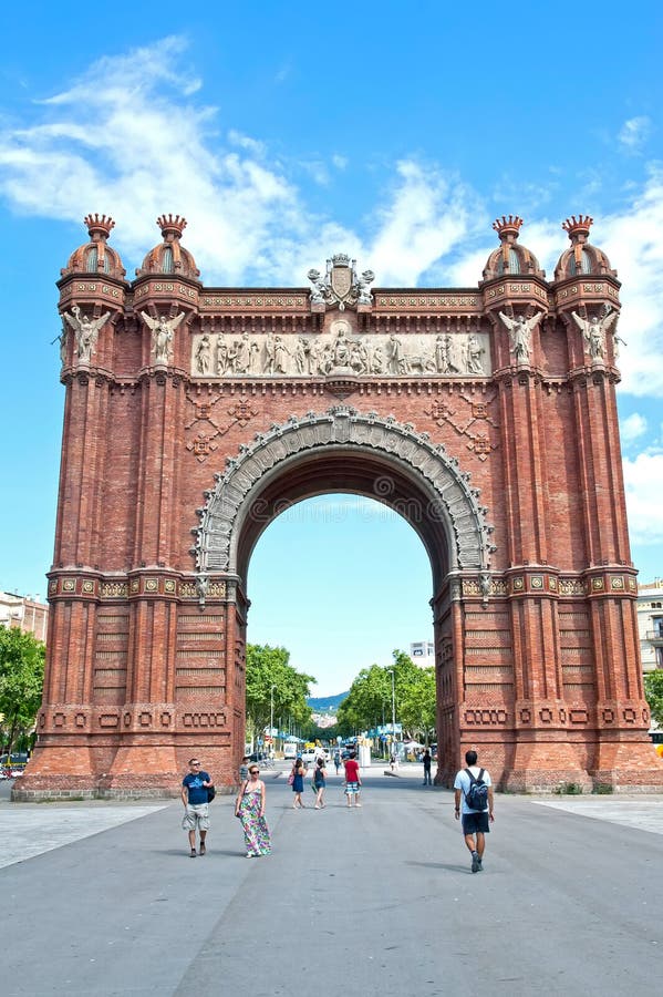The Arc de Triomf editorial photography. Image of city - 21542622