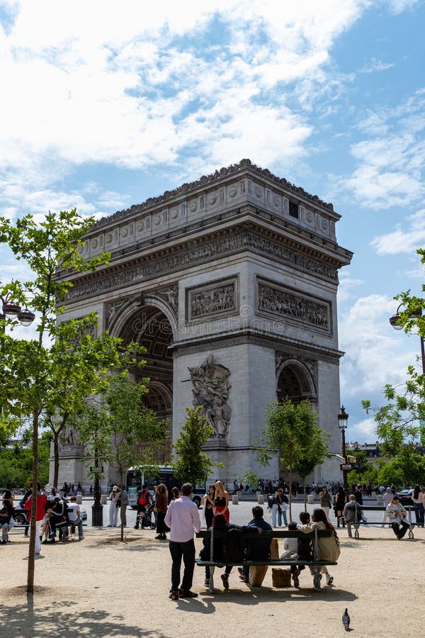 Arc De Triomphe with Pedestrians and Trees Editorial Image - Image of ...