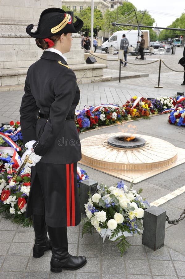 Arc De Triomphe, Tombe Du Soldat Inconnu, Pari Photographie éditorial ...