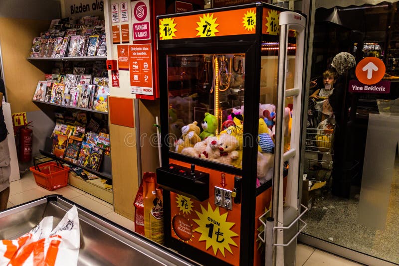 Arcade Crane Machine editorial image. Image of exit, objects - 97602285