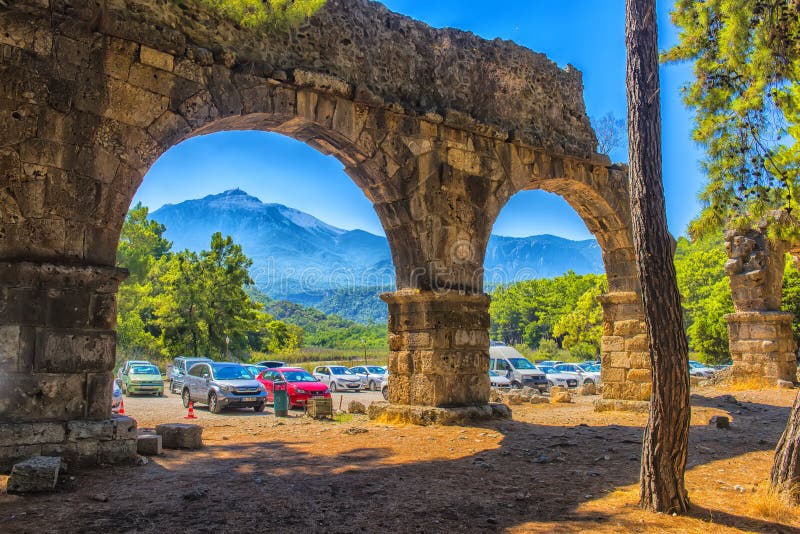 Arch of the ancient city editorial photo. Image of mediterranean - 99682106