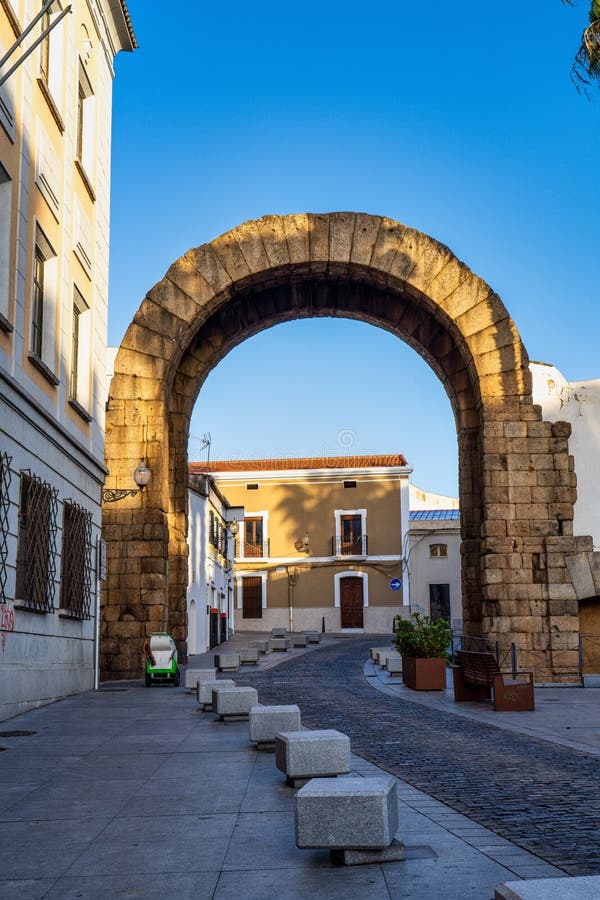 Arch De Trajan Em Merida, Estremadura, Espanha Imagem de Stock - Imagem ...
