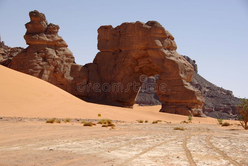 Arch in Libyan desert stock photo. Image of massif, libyan - 15182664