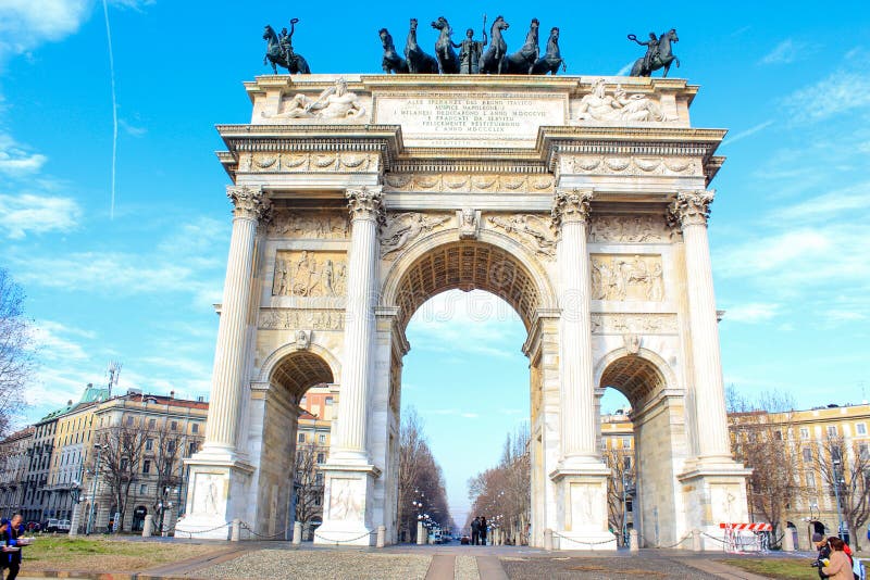 Arch of Peace, Milan editorial photography. Image of service - 56174677