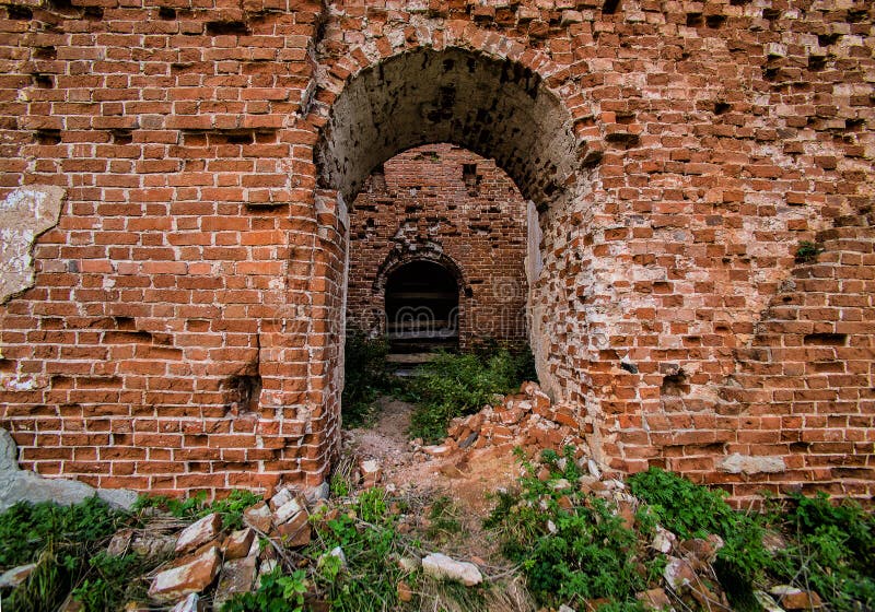 Arched Entrance To the Old Destroyed Building Stock Photo - Image of ...
