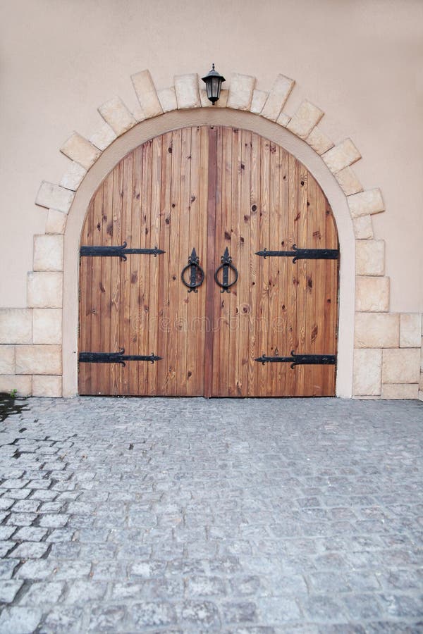 619 Arched Medieval Wooden Door Stone Wall Stock Photos - Free ...