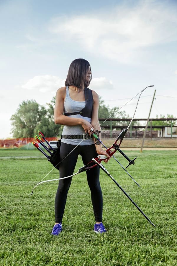 Female Archery Stock Photos - Download 1,257 Royalty Free Photos