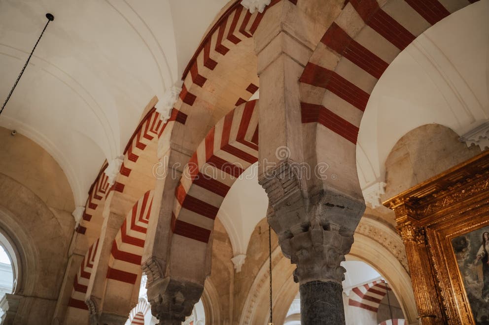 Striped Arches Supported by Columns Stock Illustration - Illustration ...
