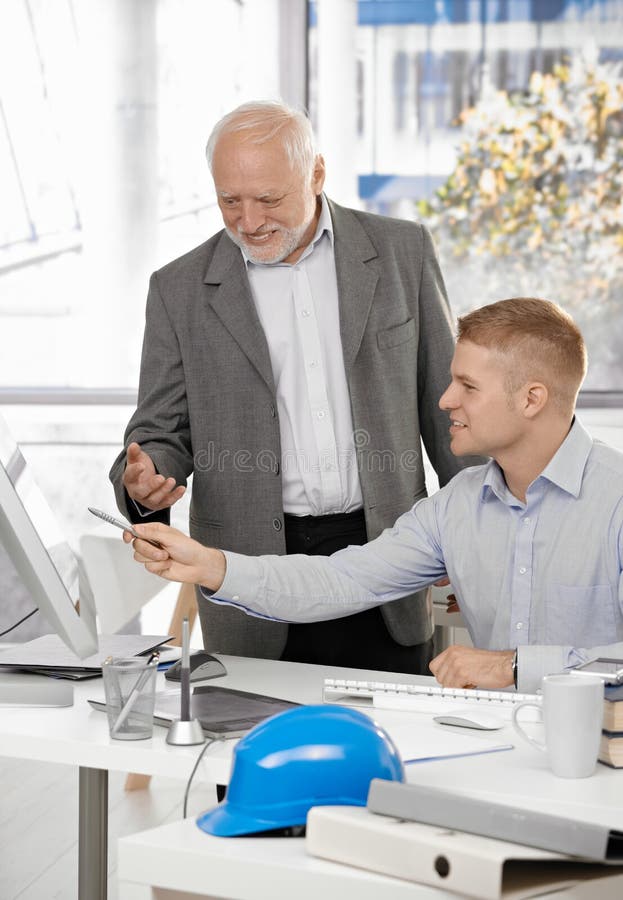 Architect Boss Discussing Work Young 库存图片 - 图片 包括有 灰色, 查找: 18489925