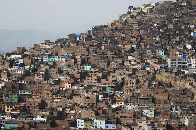 Architecturale Chaos in Armoedestreken, Lima, Peru Redactionele Stock ...