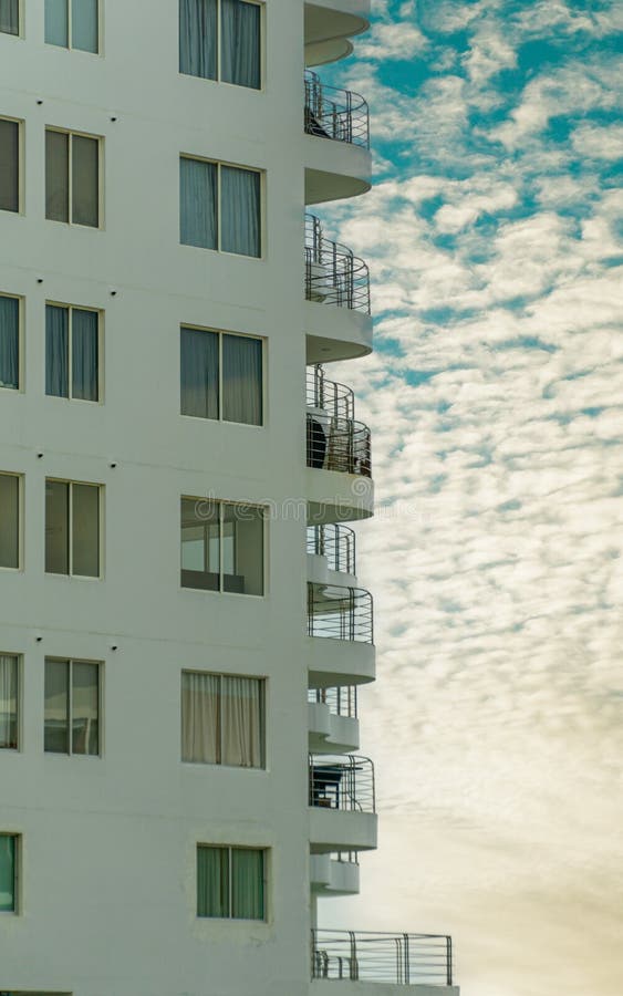 1,530 White Contemporary House Exterior Vertical Stock Photos - Free ...