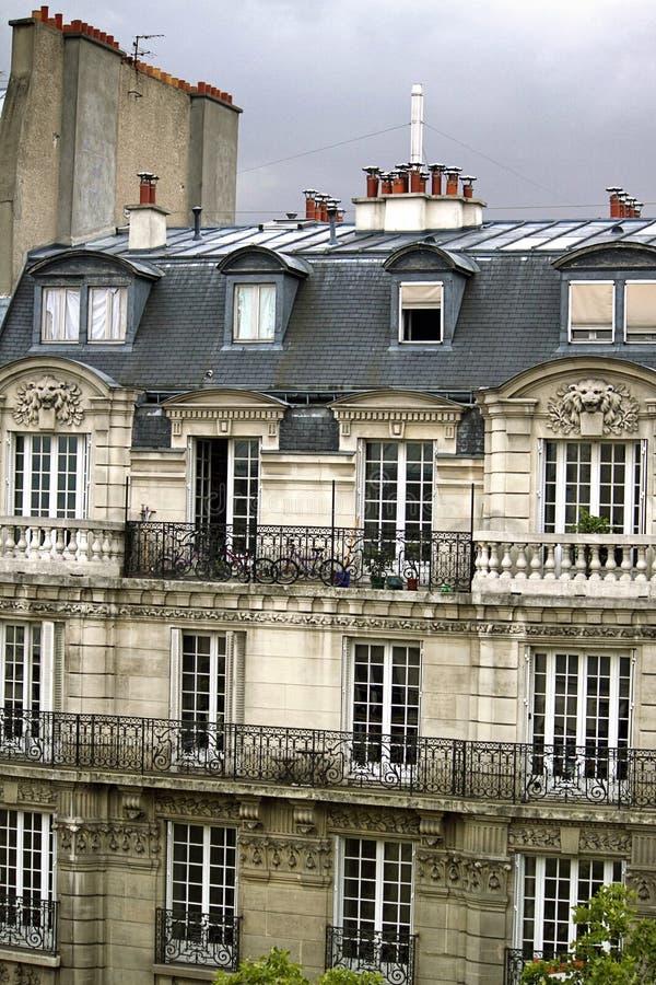 Architecture de Paris image stock. Image du excursion - 32203385