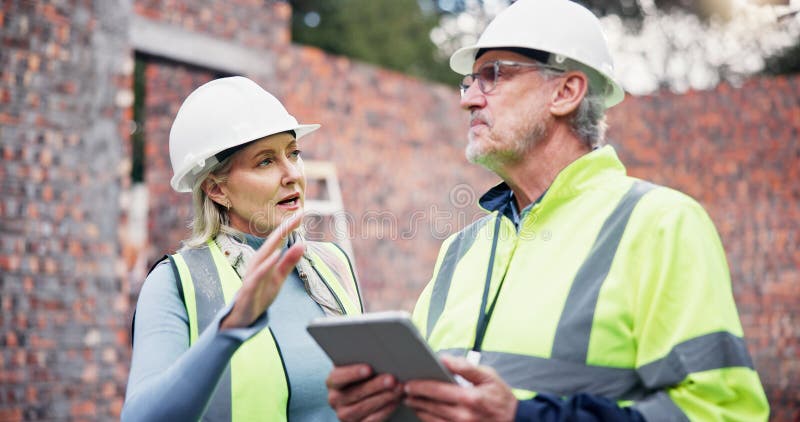 Architecture Discussion Colleagues Tablet Outdoor Teamwork Project ...