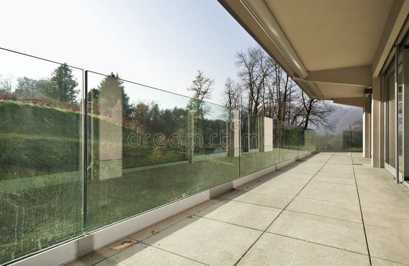 Architecture Moderne, Balcon Image stock - Image du moderne, ciel: 28544671