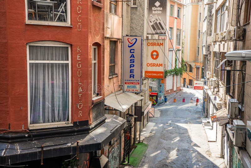 The Architecture of the Old Buildings of Istanbul. Walk through the Old ...