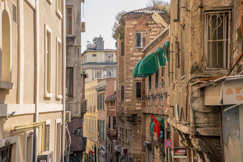 The Architecture of the Old Buildings of Istanbul. Walk through the Old ...