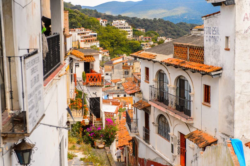 Architecture of Taxco, Mexico Editorial Photo - Image of center, house ...