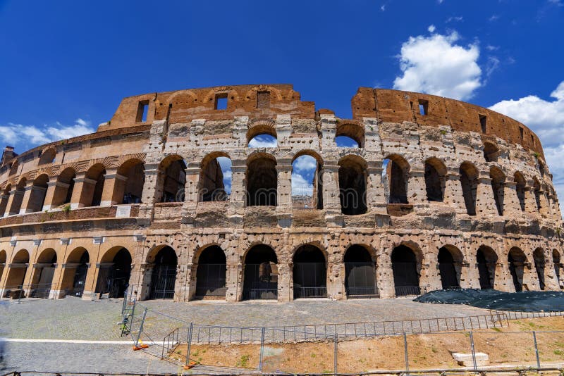 Architektur Roms Colosseum Im Rom-Stadtzentrum Stockfoto - Bild von ...