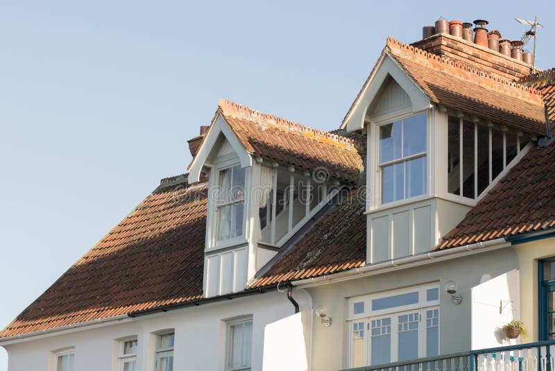 Architettura a Timpano Dell'abbaino Immagine Stock - Immagine di tetto ...