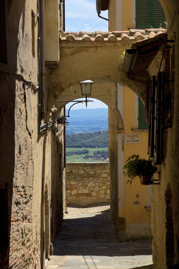 Archway, Tuscany, Italy stock image. Image of landscape - 90005153