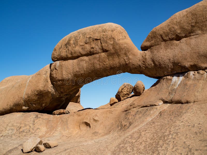 Arco De Rock Spitzkoppe-Inselberg Foto de archivo - Imagen de desierto ...