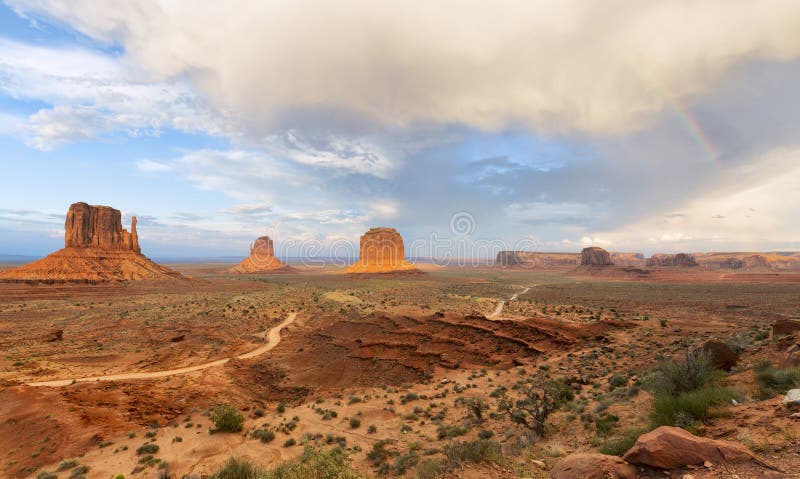 Arco Iris Sobre El Monumento Valle Arizona Estados Unidos Foto de ...