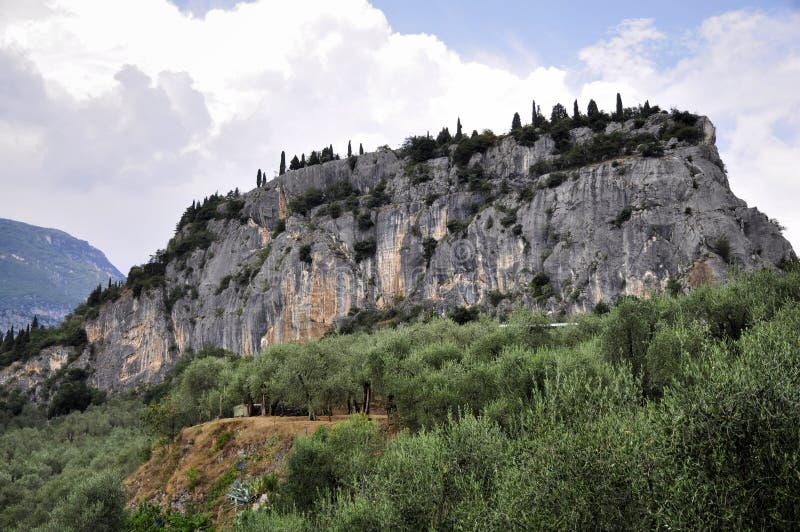 Arco - Monte Albano foto de archivo. Imagen de rocas - 57824874