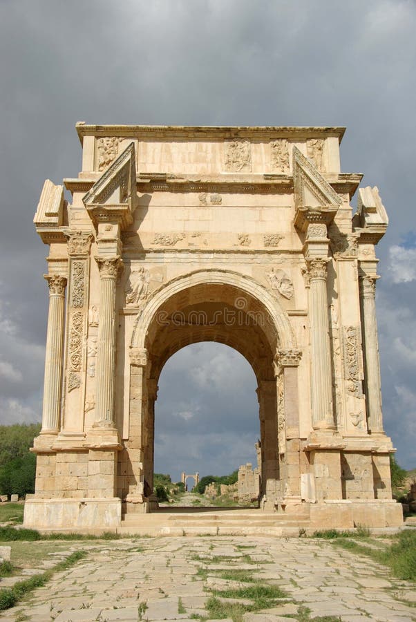 Arco romano imagem de stock. Imagem de arqueologia, arquitetura - 15879873
