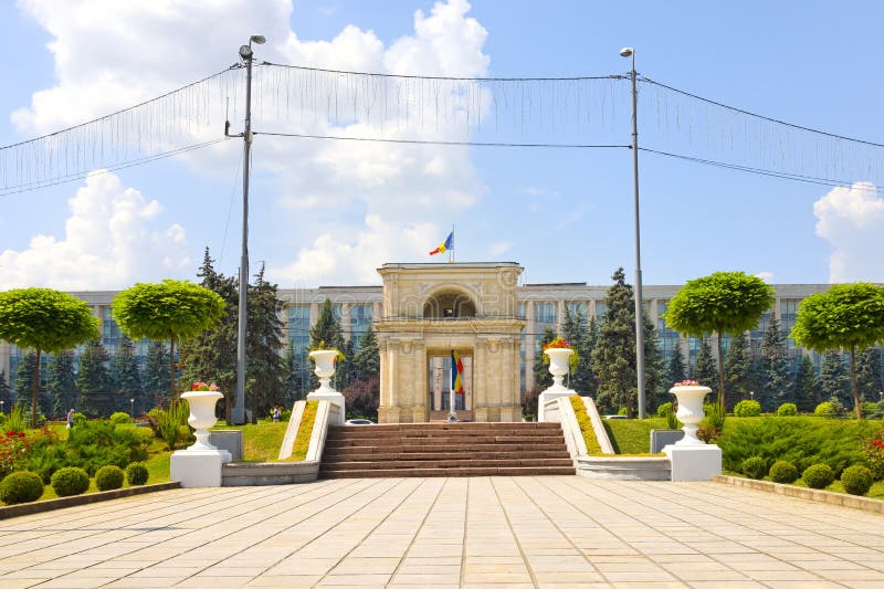 Arco Triunfal En Kishinev, Moldavia Imagen editorial - Imagen de ...