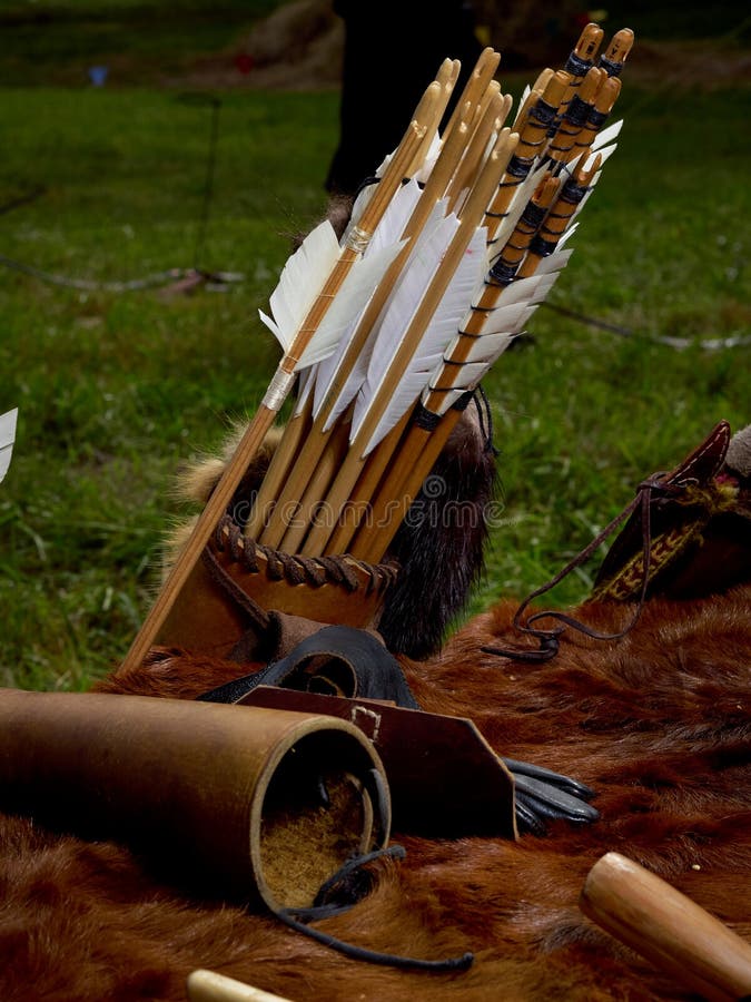 Arco Y Flechas Medievales Viejos Imagen de archivo - Imagen de ...