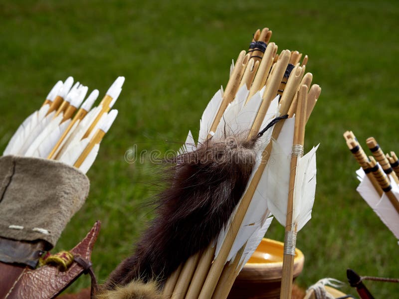 Arco Y Flechas Medievales Viejos Imagen de archivo - Imagen de retro ...