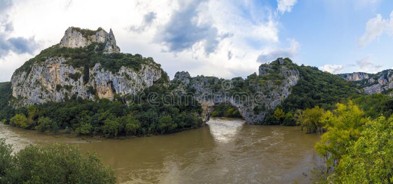 Ardeche-Schlucht, Vallon-pont D'arc Stockbild - Bild von reise ...