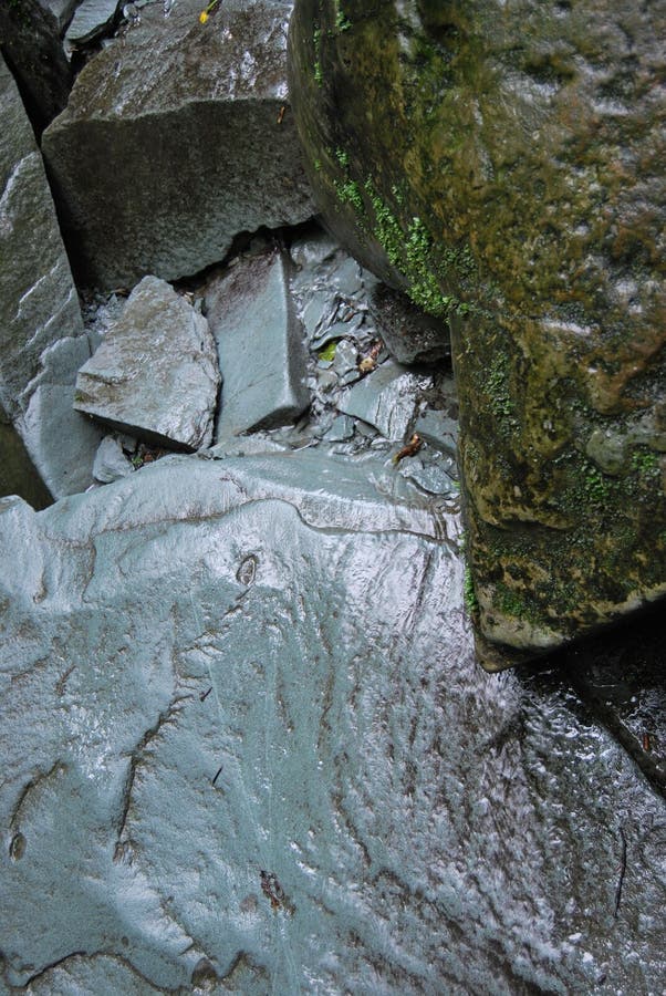 Ardesia Della Roccia In Una Miniera A Cielo Aperto Fotografia Stock ...