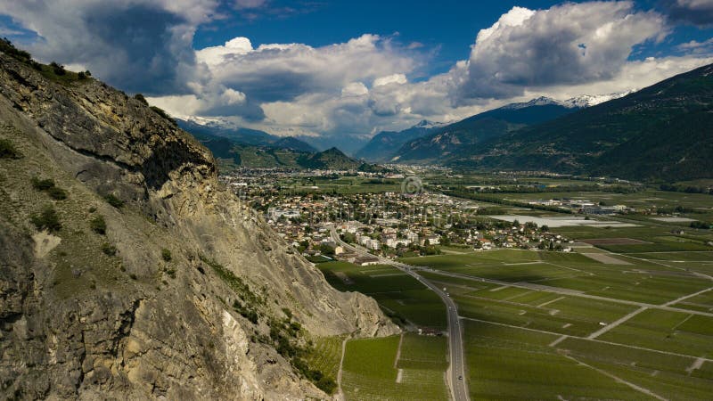 Ardon city editorial photography. Image of ardon, tree - 117326887