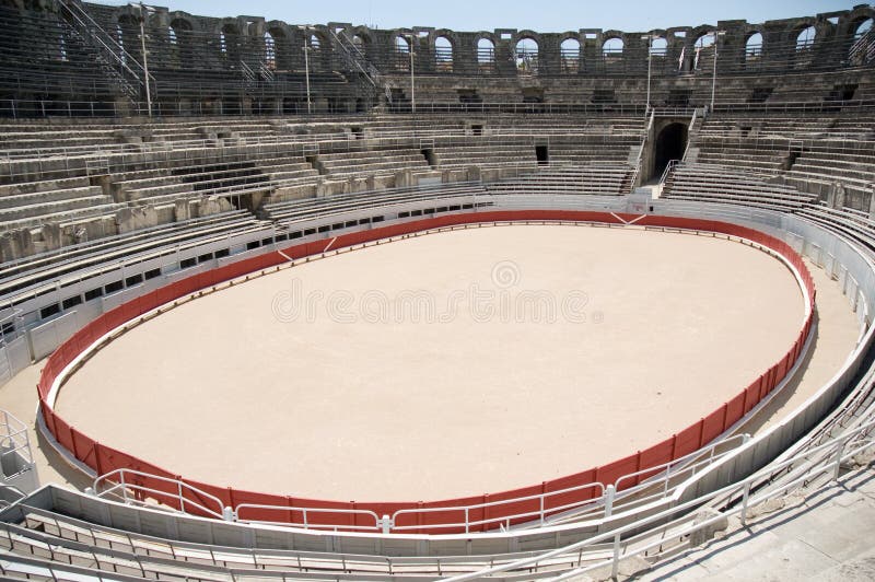 Arena de Roma em Arles imagem de stock. Imagem de andaluzia - 12115549