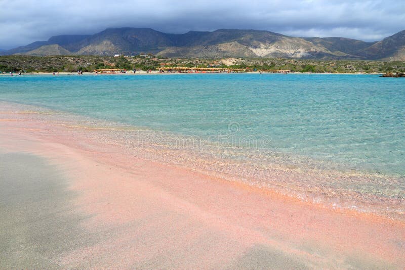 Arena Rosada En La Playa De Elafonisi Imagen de archivo - Imagen de ...
