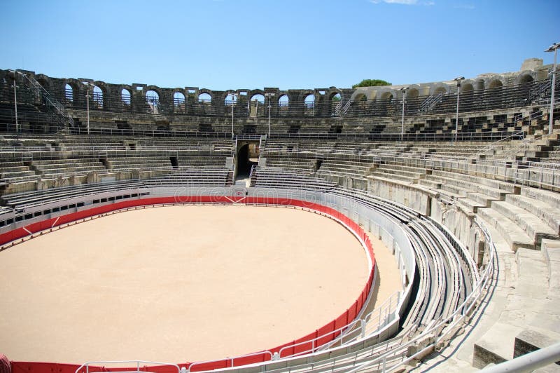 Arena romana di Arles immagine stock. Immagine di soleggiato - 12229305