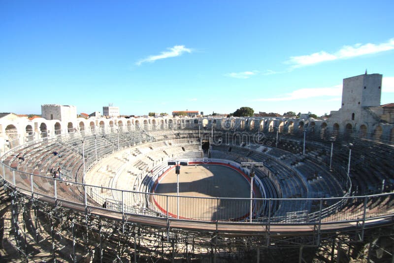A arena romana de Arles imagem de stock. Imagem de feriados - 16638523