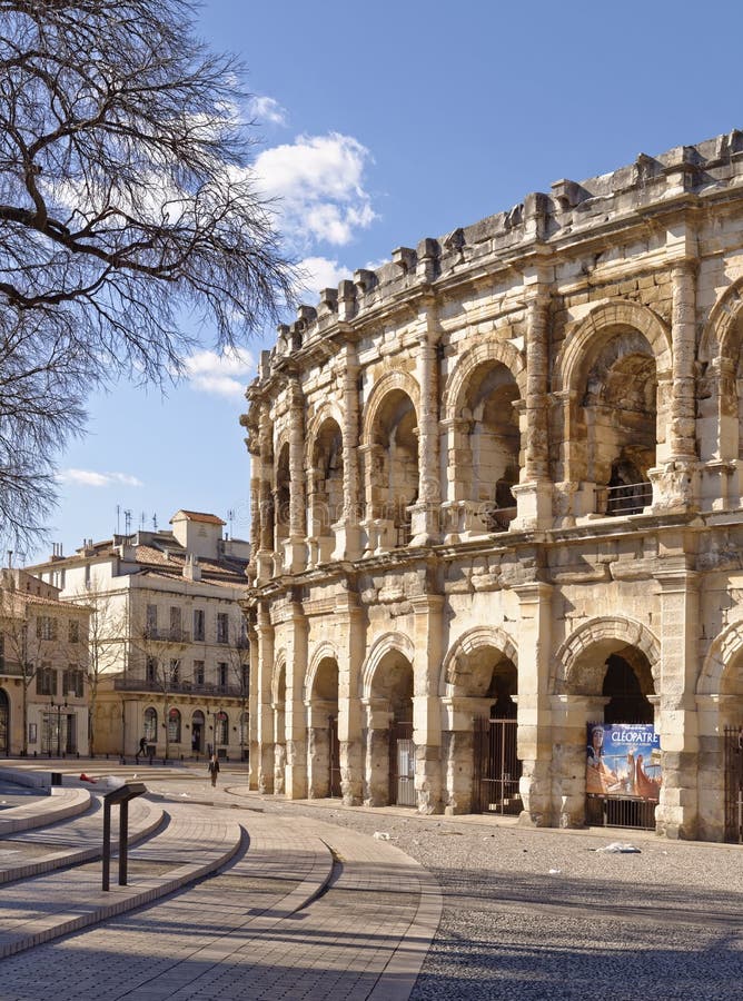 Arena Romana En Nimes Francia Imagen editorial - Imagen de europa, nube ...